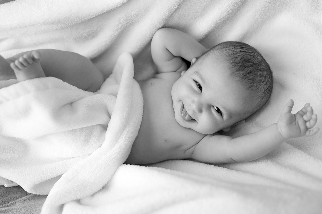 Selles glaireuses bebe : causes et signification