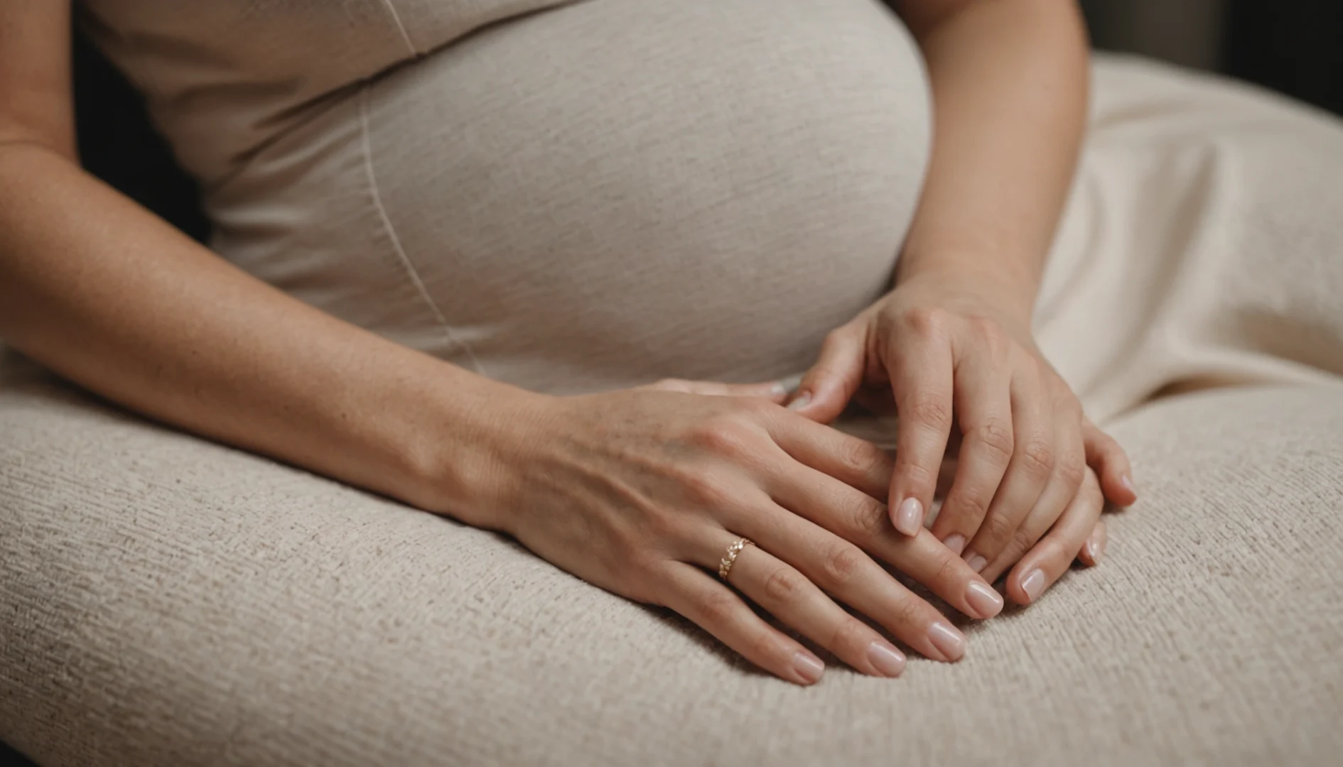 Ongles et grossesse : embellissez vos mains en sécurité